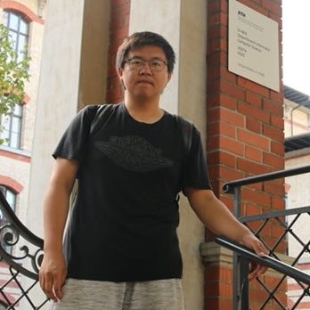 Qifeng Chen (陳启峰)